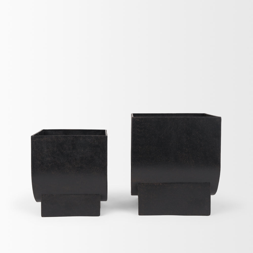 Medina Antiqued Black Metal Planters